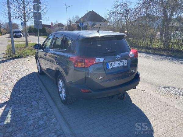 Grey Toyota RAV4 2013 in Riga, with an engine capacity of 2.20 L and mileage of 255 thousand km for 9300 €, photo 3 on AUTOMOTO.COM.LV