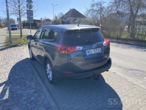 Pelēks Toyota RAV4 2013 Rīga, ar dzinēja tilpumu 2.20 L un nobraukumu 255 tūkst. km par 9300 €, foto 4 vietnē AUTOMOTO.COM.LV
