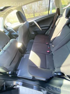 Pelēks Toyota RAV4 2013 Rīga, ar dzinēja tilpumu 2.20 L un nobraukumu 255 tūkst. km par 9300 €, foto 7 vietnē AUTOMOTO.COM.LV