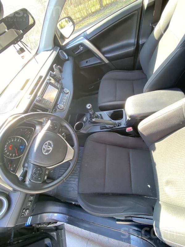 Grey Toyota RAV4 2013 in Riga, with an engine capacity of 2.20 L and mileage of 255 thousand km for 9300 €, photo 7 on AUTOMOTO.COM.LV