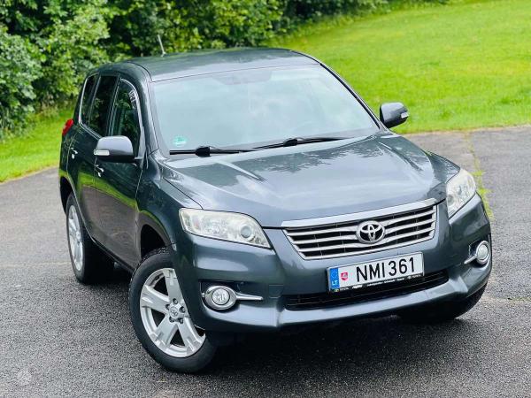 Pelēks Toyota RAV4 2013 Viļņa, ar dzinēja tilpumu 2.23 L un nobraukumu 228 tūkst. km par 4600 €, foto 6 vietnē AUTOMOTO.COM.LV