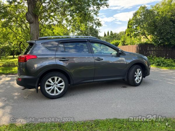 Grey Toyota RAV4 2013 in Tallinn, with an engine capacity of 2.20 L and mileage of 277 thousand km for 10900 €, photo 2 on AUTOMOTO.COM.LV