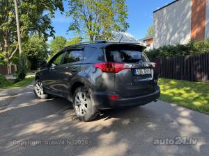 Pelēks Toyota RAV4 2013 Tallina, ar dzinēja tilpumu 2.20 L un nobraukumu 277 tūkst. km par 10900 €, foto 4 vietnē AUTOMOTO.COM.LV
