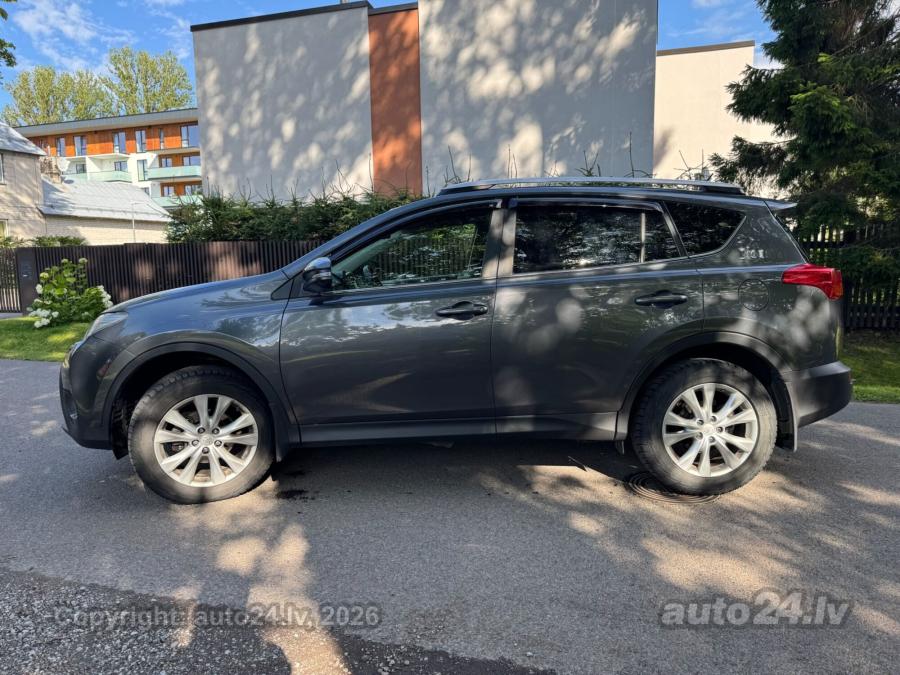 Pelēks Toyota RAV4 2013 Tallina, ar dzinēja tilpumu 2.20 L un nobraukumu 277 tūkst. km par 10900 €, foto 5 vietnē AUTOMOTO.COM.LV