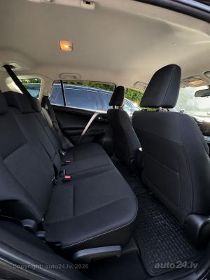 Pelēks Toyota RAV4 2013 Tallina, ar dzinēja tilpumu 2.20 L un nobraukumu 277 tūkst. km par 10900 €, foto 7 vietnē AUTOMOTO.COM.LV