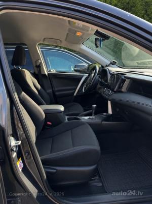 Pelēks Toyota RAV4 2013 Tallina, ar dzinēja tilpumu 2.20 L un nobraukumu 277 tūkst. km par 10900 €, foto 8 vietnē AUTOMOTO.COM.LV
