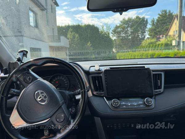 Grey Toyota RAV4 2013 in Tallinn, with an engine capacity of 2.20 L and mileage of 277 thousand km for 10900 €, photo 9 on AUTOMOTO.COM.LV