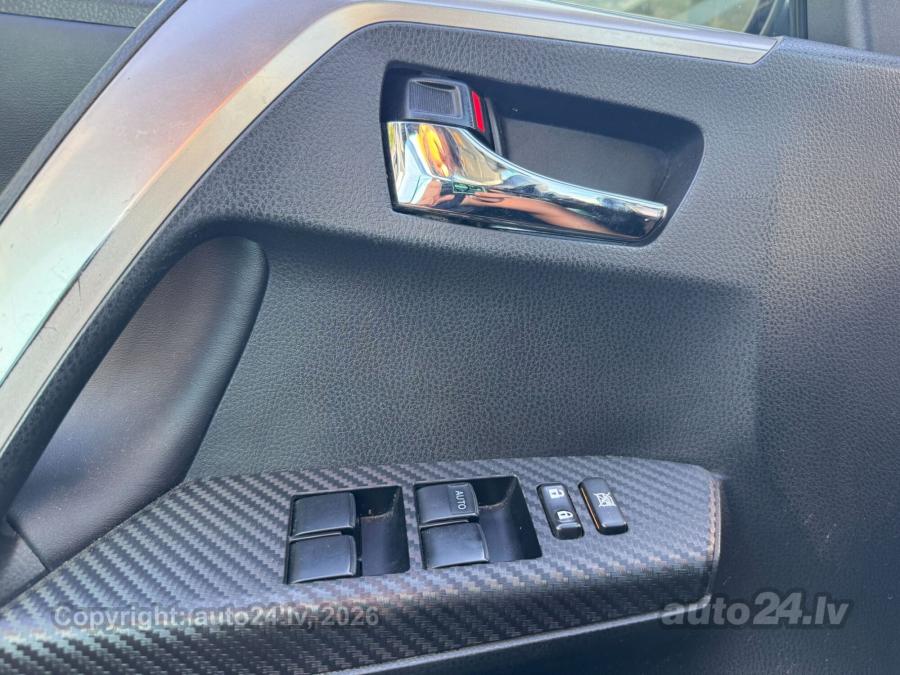 Pelēks Toyota RAV4 2013 Tallina, ar dzinēja tilpumu 2.20 L un nobraukumu 277 tūkst. km par 10900 €, foto 12 vietnē AUTOMOTO.COM.LV