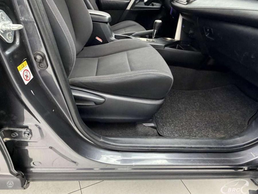 Pelēks Toyota RAV4 2013 Viļņa, ar dzinēja tilpumu 2.23 L un nobraukumu 255 tūkst. km par 12100 €, foto 8 vietnē AUTOMOTO.COM.LV