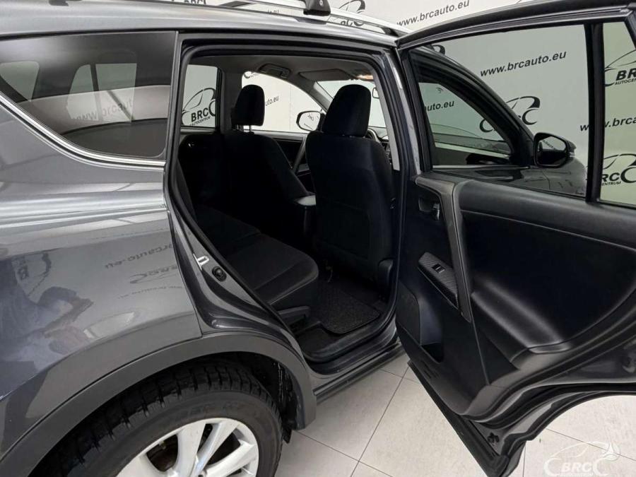 Pelēks Toyota RAV4 2013 Viļņa, ar dzinēja tilpumu 2.23 L un nobraukumu 255 tūkst. km par 12100 €, foto 14 vietnē AUTOMOTO.COM.LV