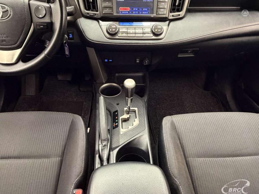 Pelēks Toyota RAV4 2013 Viļņa, ar dzinēja tilpumu 2.23 L un nobraukumu 255 tūkst. km par 12100 €, foto 20 vietnē AUTOMOTO.COM.LV