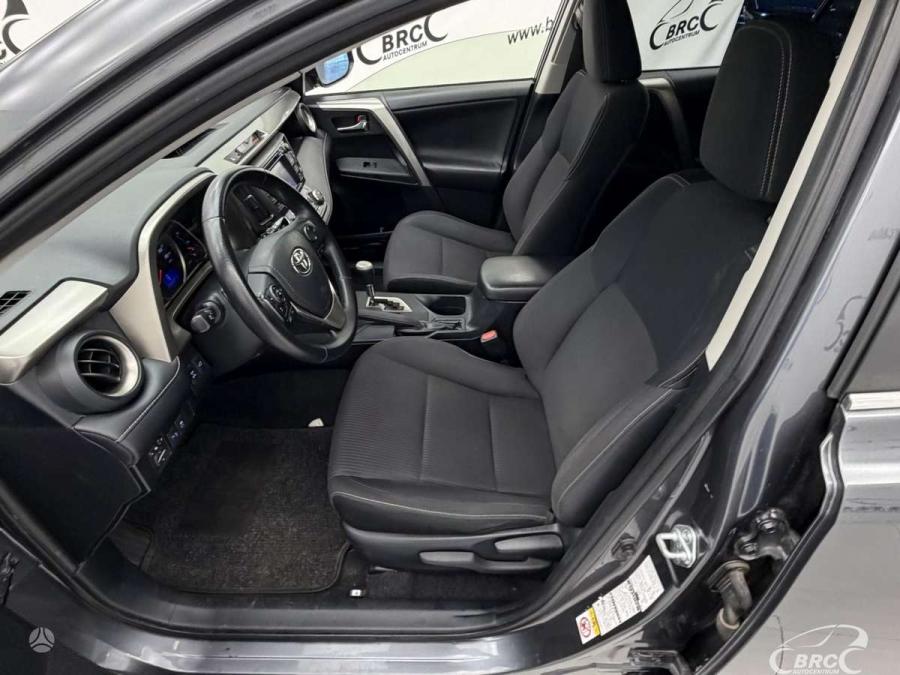 Pelēks Toyota RAV4 2013 Viļņa, ar dzinēja tilpumu 2.23 L un nobraukumu 255 tūkst. km par 12100 €, foto 23 vietnē AUTOMOTO.COM.LV