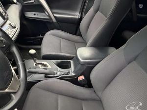 Pelēks Toyota RAV4 2013 Viļņa, ar dzinēja tilpumu 2.23 L un nobraukumu 255 tūkst. km par 12100 €, foto 26 vietnē AUTOMOTO.COM.LV