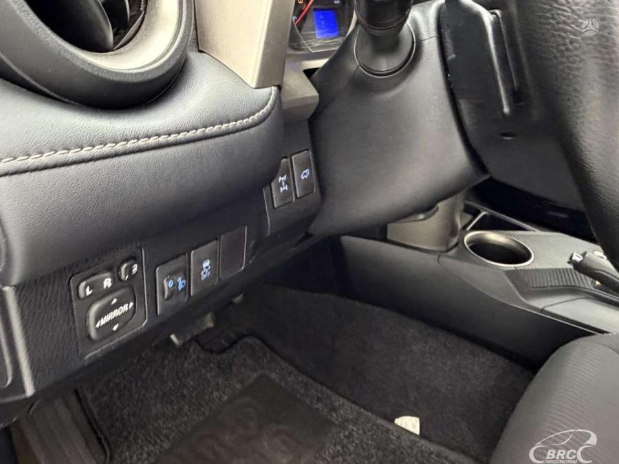Pelēks Toyota RAV4 2013 Viļņa, ar dzinēja tilpumu 2.23 L un nobraukumu 255 tūkst. km par 12100 €, foto 27 vietnē AUTOMOTO.COM.LV