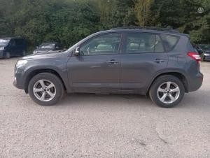 Grey Toyota RAV4 2013 in Utena, with an engine capacity of 2.23 L and mileage of 183 thousand km for 6650 €, photo 4 on AUTOMOTO.COM.LV