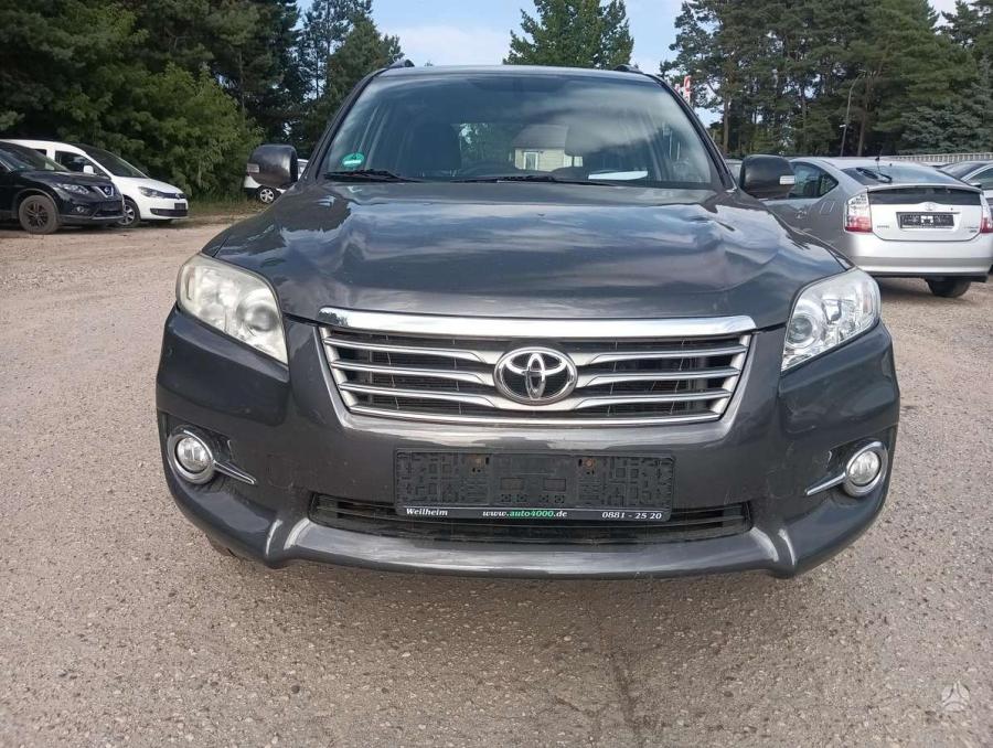 Grey Toyota RAV4 2013 in Utena, with an engine capacity of 2.23 L and mileage of 183 thousand km for 6650 €, photo 6 on AUTOMOTO.COM.LV