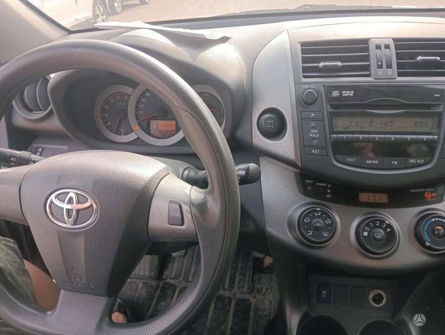 Grey Toyota RAV4 2013 in Utena, with an engine capacity of 2.23 L and mileage of 183 thousand km for 6650 €, photo 11 on AUTOMOTO.COM.LV