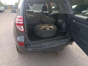 Grey Toyota RAV4 2013 in Utena, with an engine capacity of 2.23 L and mileage of 183 thousand km for 6650 €, photo 14 on AUTOMOTO.COM.LV