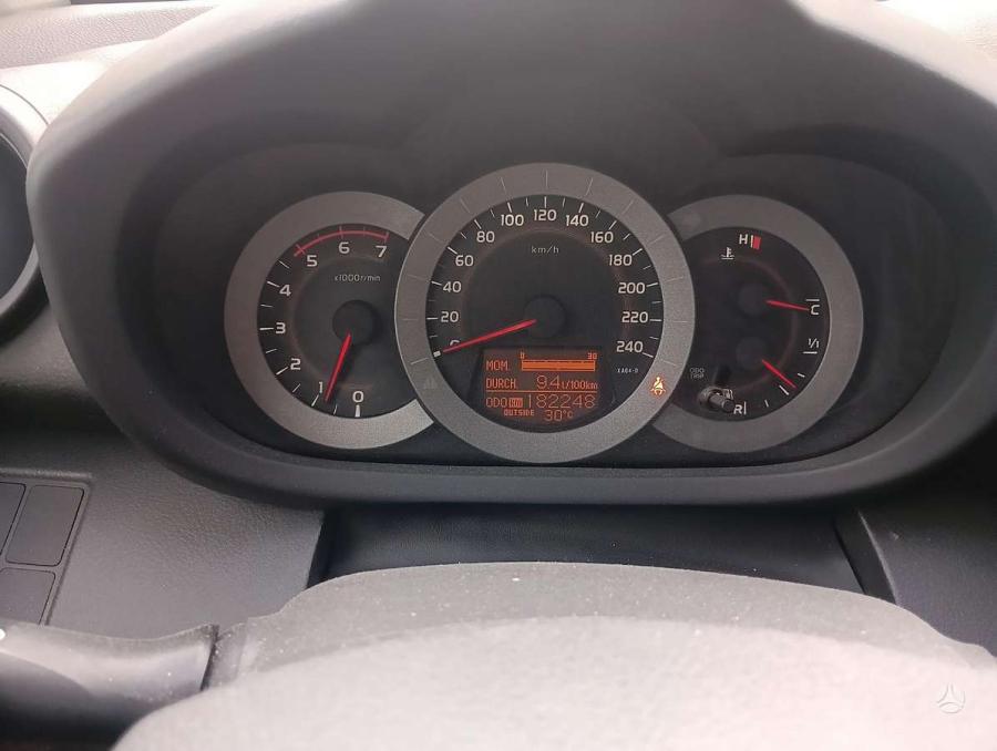 Grey Toyota RAV4 2013 in Utena, with an engine capacity of 2.23 L and mileage of 183 thousand km for 6650 €, photo 16 on AUTOMOTO.COM.LV