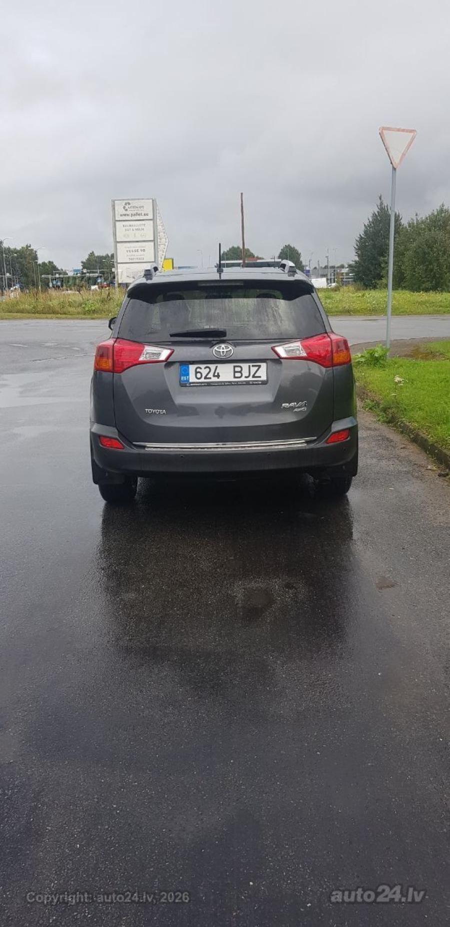 Grey Toyota RAV4 2013 in Tallinn, with an engine capacity of 2.20 L and mileage of 88 thousand km for 15900 €, photo 4 on AUTOMOTO.COM.LV