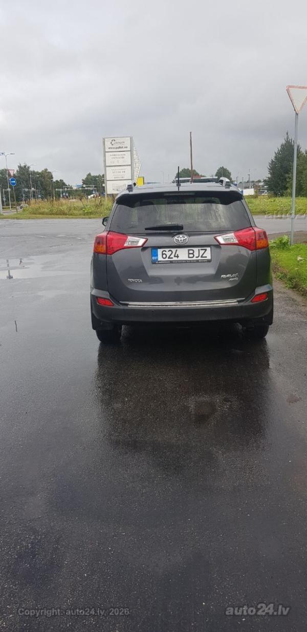 Grey Toyota RAV4 2013 in Tallinn, with an engine capacity of 2.20 L and mileage of 88 thousand km for 15900 €, photo 5 on AUTOMOTO.COM.LV