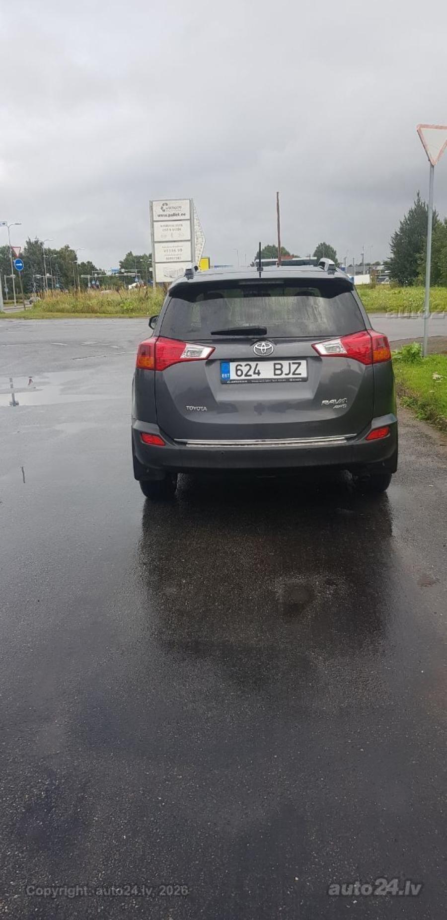 Grey Toyota RAV4 2013 in Tallinn, with an engine capacity of 2.20 L and mileage of 88 thousand km for 15900 €, photo 5 on AUTOMOTO.COM.LV