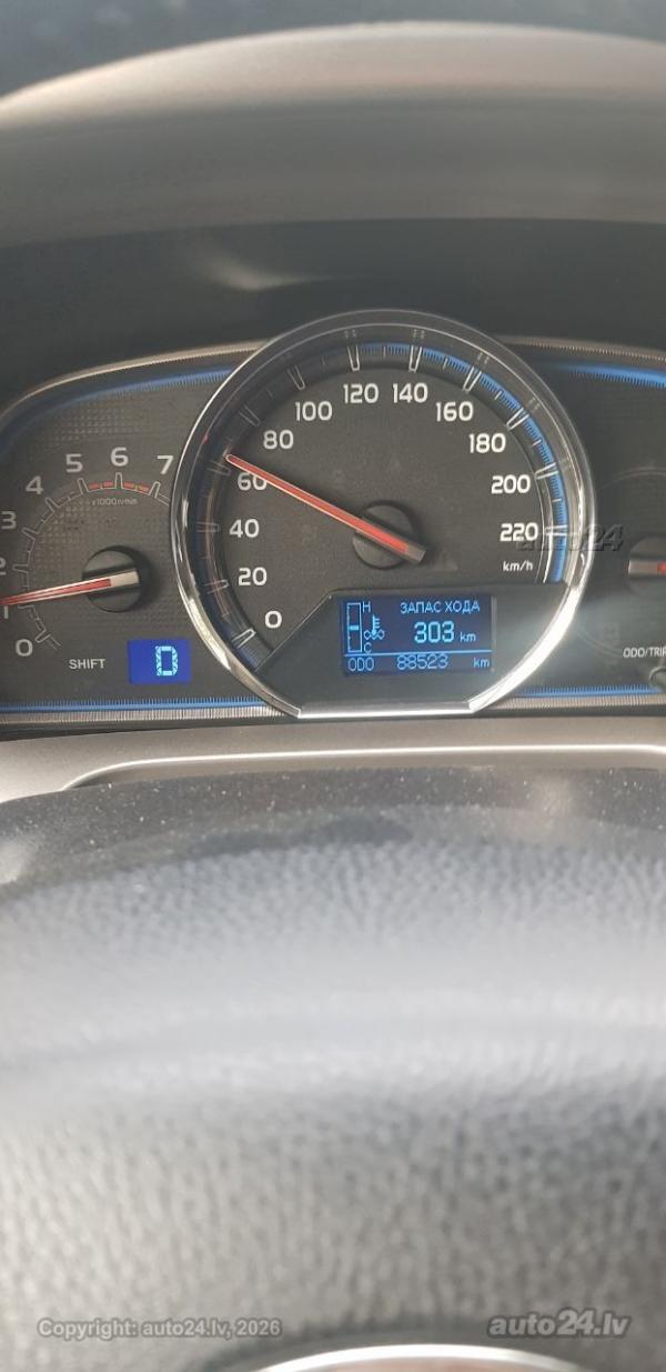 Grey Toyota RAV4 2013 in Tallinn, with an engine capacity of 2.20 L and mileage of 88 thousand km for 15900 €, photo 6 on AUTOMOTO.COM.LV