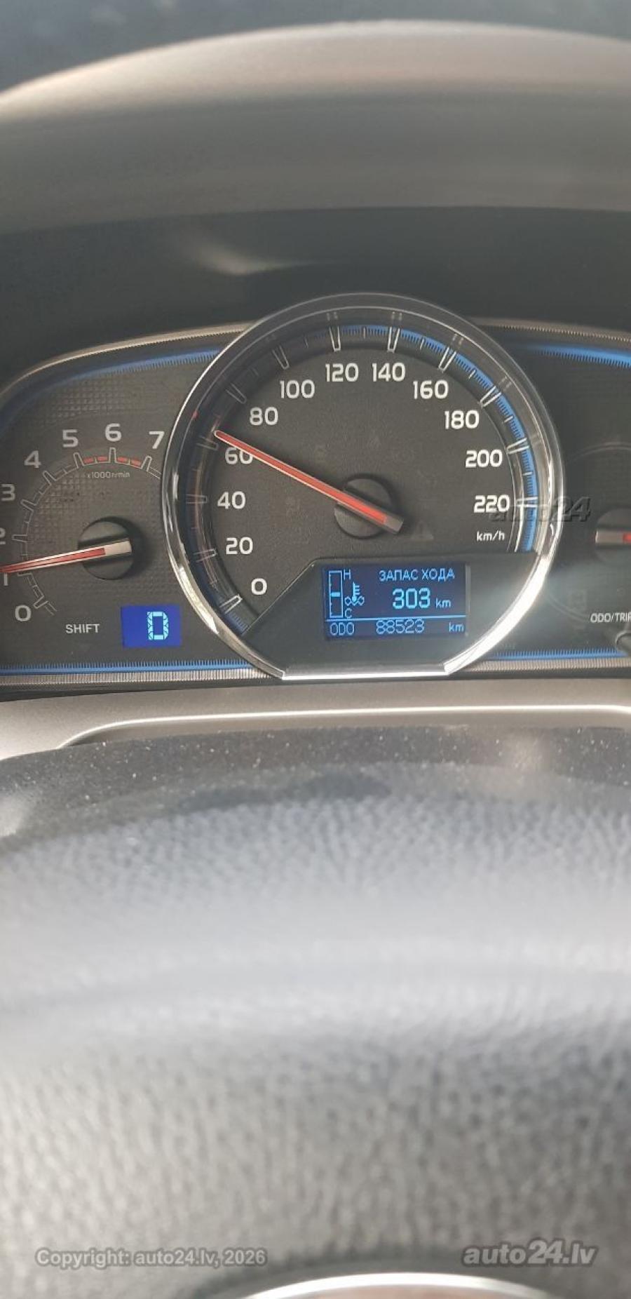 Grey Toyota RAV4 2013 in Tallinn, with an engine capacity of 2.20 L and mileage of 88 thousand km for 15900 €, photo 6 on AUTOMOTO.COM.LV