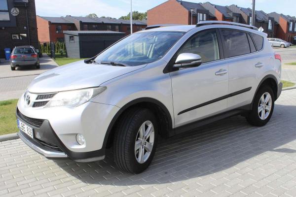 Toyota RAV4 2013 in Klaipeda on AUTOMOTO.COM.LV Grey Toyota RAV4 2013 in Klaipeda, with an engine capacity of 2.00 L and mileage of 255 thousand km for 9800 €, photo 1 on AUTOMOTO.COM.LV
