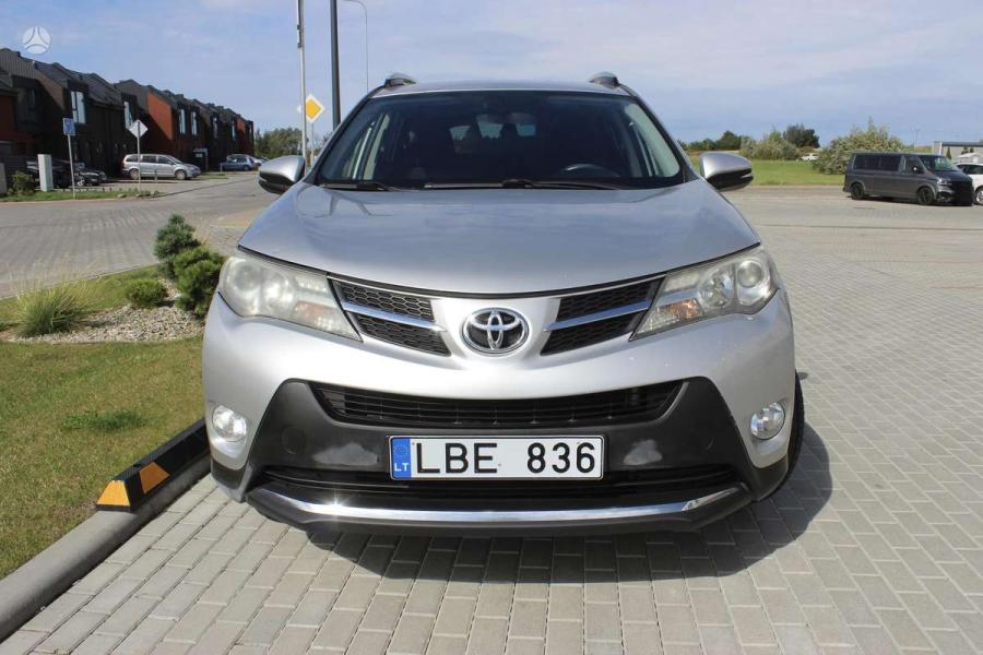 Pelēks Toyota RAV4 2013 Klaipėda, ar dzinēja tilpumu 2.00 L un nobraukumu 255 tūkst. km par 9800 €, foto 3 vietnē AUTOMOTO.COM.LV