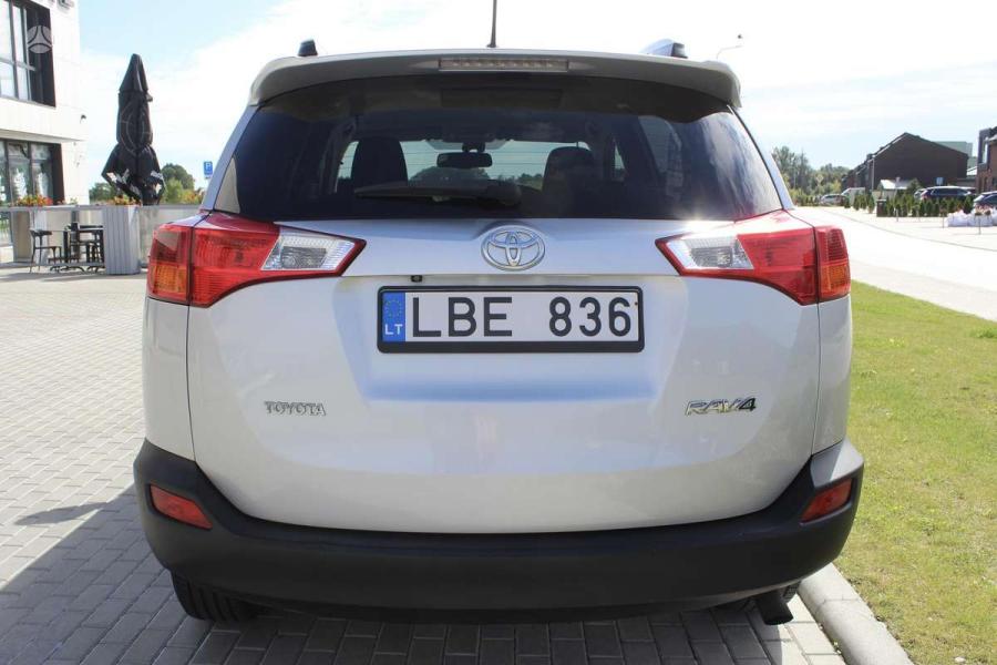 Pelēks Toyota RAV4 2013 Klaipėda, ar dzinēja tilpumu 2.00 L un nobraukumu 255 tūkst. km par 9800 €, foto 5 vietnē AUTOMOTO.COM.LV