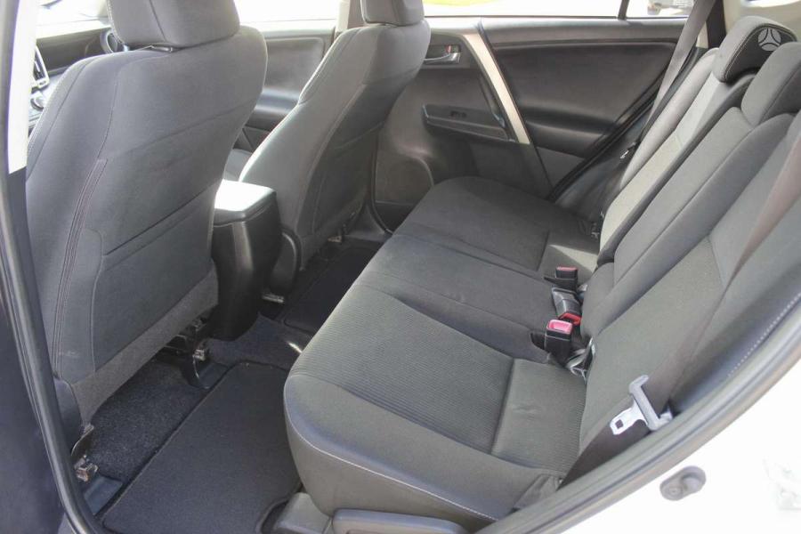 Pelēks Toyota RAV4 2013 Klaipėda, ar dzinēja tilpumu 2.00 L un nobraukumu 255 tūkst. km par 9800 €, foto 9 vietnē AUTOMOTO.COM.LV