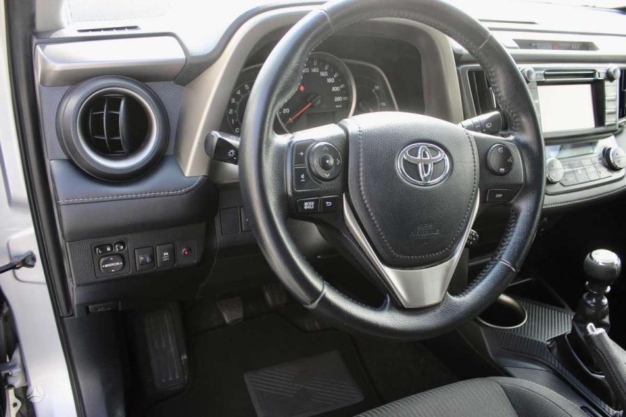 Pelēks Toyota RAV4 2013 Klaipėda, ar dzinēja tilpumu 2.00 L un nobraukumu 255 tūkst. km par 9800 €, foto 13 vietnē AUTOMOTO.COM.LV
