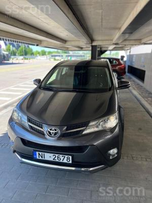 Grey Toyota RAV4 2013 in Riga, with an engine capacity of 2.20 L and mileage of 214 thousand km for 9990 €, photo 4 on AUTOMOTO.COM.LV