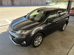 Grey Toyota RAV4 2013 in Riga, with an engine capacity of 2.20 L and mileage of 214 thousand km for 9990 €, photo 6 on AUTOMOTO.COM.LV