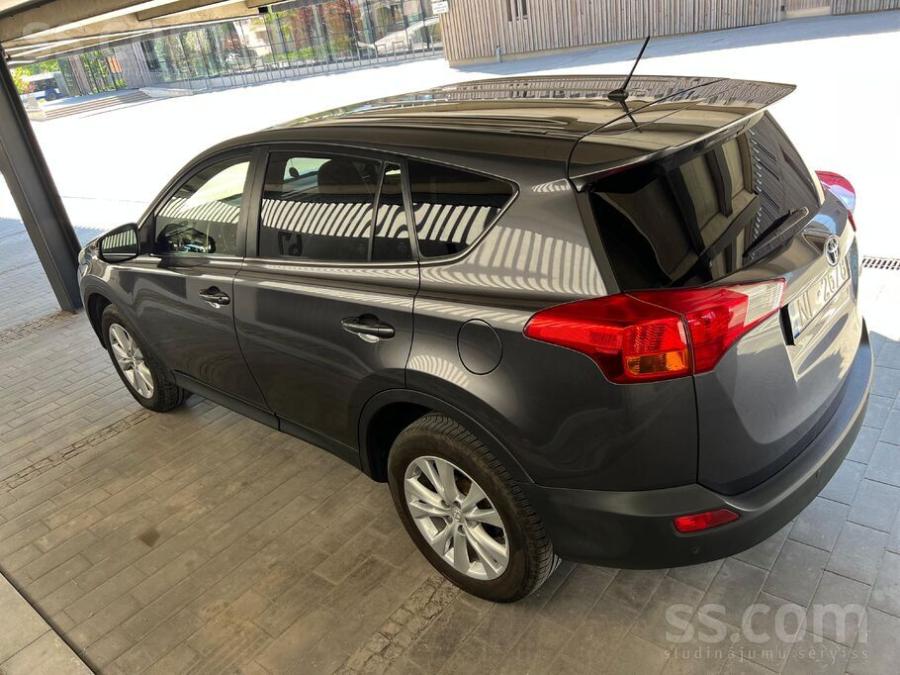 Grey Toyota RAV4 2013 in Riga, with an engine capacity of 2.20 L and mileage of 214 thousand km for 9990 €, photo 7 on AUTOMOTO.COM.LV