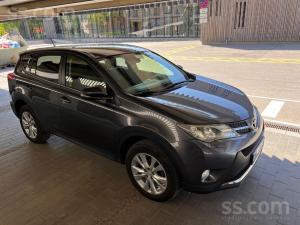 Grey Toyota RAV4 2013 in Riga, with an engine capacity of 2.20 L and mileage of 214 thousand km for 9990 €, photo 11 on AUTOMOTO.COM.LV