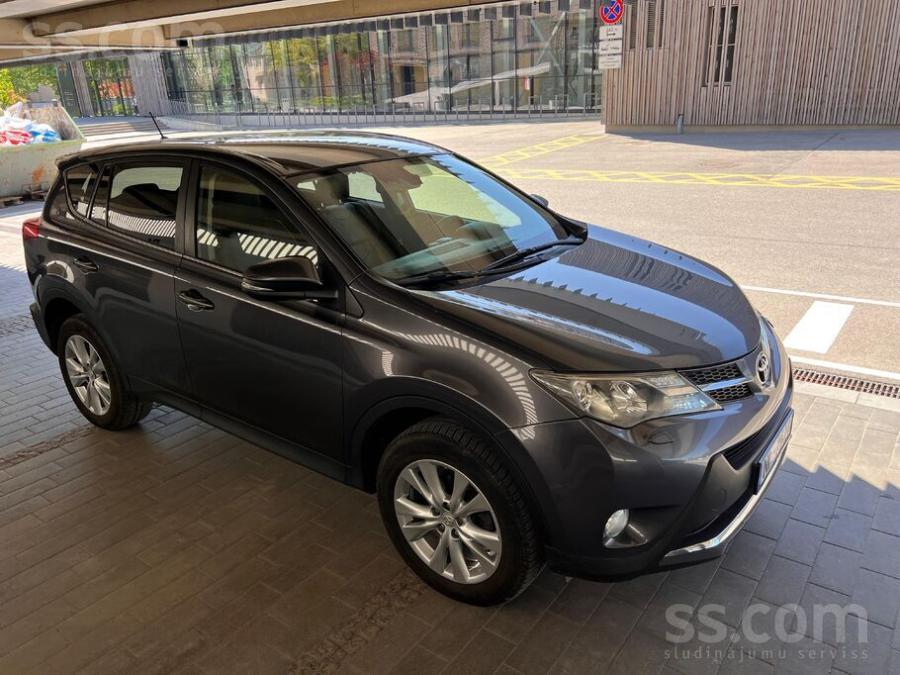 Grey Toyota RAV4 2013 in Riga, with an engine capacity of 2.20 L and mileage of 214 thousand km for 9990 €, photo 11 on AUTOMOTO.COM.LV