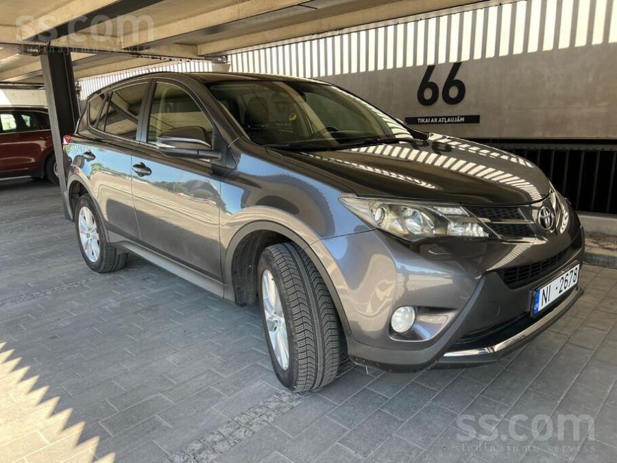Grey Toyota RAV4 2013 in Riga, with an engine capacity of 2.20 L and mileage of 214 thousand km for 9990 €, photo 13 on AUTOMOTO.COM.LV