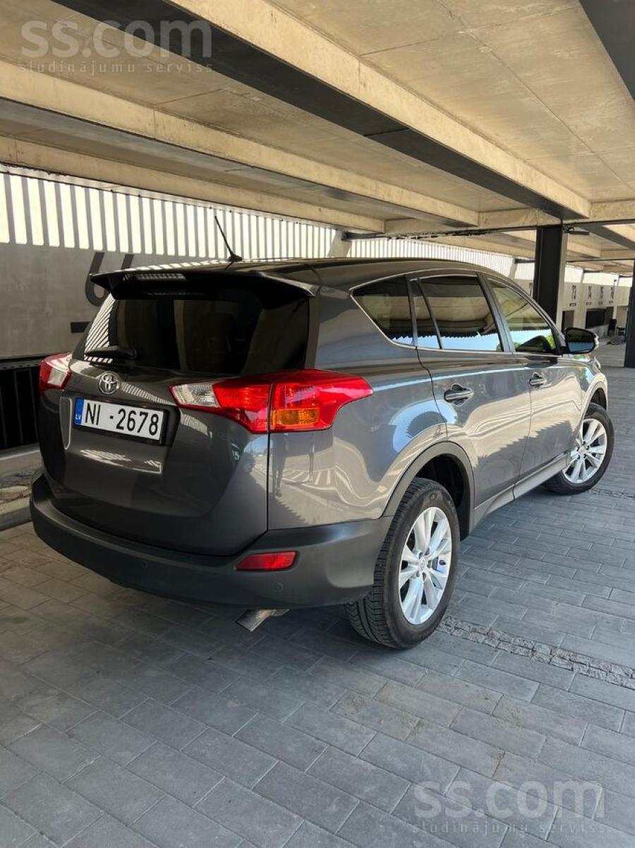 Grey Toyota RAV4 2013 in Riga, with an engine capacity of 2.20 L and mileage of 214 thousand km for 9990 €, photo 14 on AUTOMOTO.COM.LV