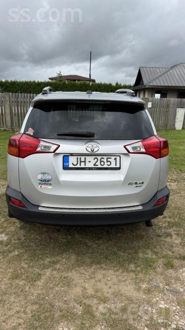 Toyota RAV4 2013 Rīga vietnē Pelēks Toyota RAV4 2013 Rīga, ar dzinēja tilpumu 2.20 L un nobraukumu 223 tūkst. km par 10500 €, foto 5 vietnē AUTOMOTO.COM.LV