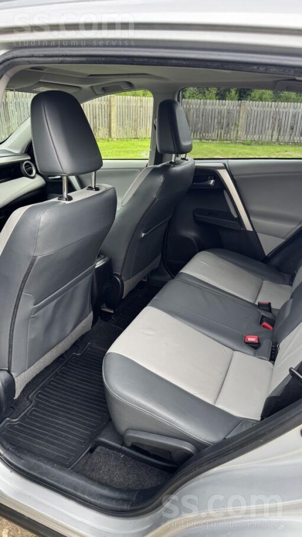 Toyota RAV4 2013 Rīga vietnē Pelēks Toyota RAV4 2013 Rīga, ar dzinēja tilpumu 2.20 L un nobraukumu 223 tūkst. km par 10500 €, foto 6 vietnē AUTOMOTO.COM.LV