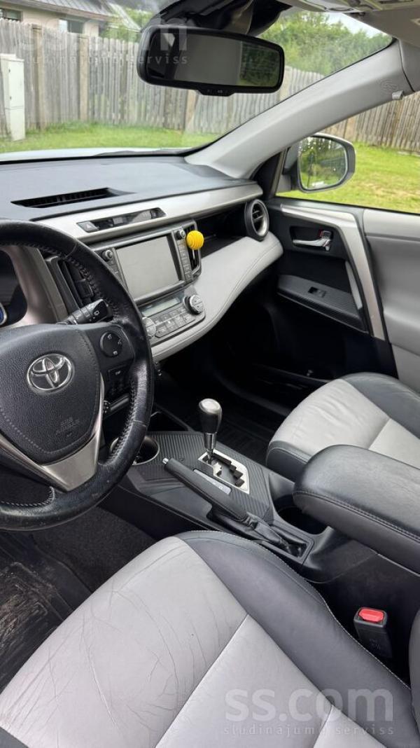 Toyota RAV4 2013 Rīga vietnē Pelēks Toyota RAV4 2013 Rīga, ar dzinēja tilpumu 2.20 L un nobraukumu 223 tūkst. km par 10500 €, foto 8 vietnē AUTOMOTO.COM.LV