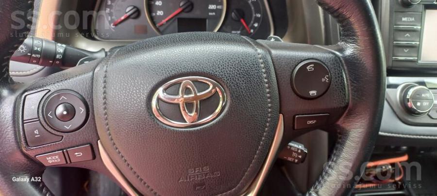 Grey Toyota RAV4 2013 in Riga, with an engine capacity of 2.00 L and mileage of 196 thousand km for 9500 €, photo 11 on AUTOMOTO.COM.LV