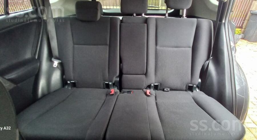 Grey Toyota RAV4 2013 in Riga, with an engine capacity of 2.00 L and mileage of 196 thousand km for 9500 €, photo 13 on AUTOMOTO.COM.LV