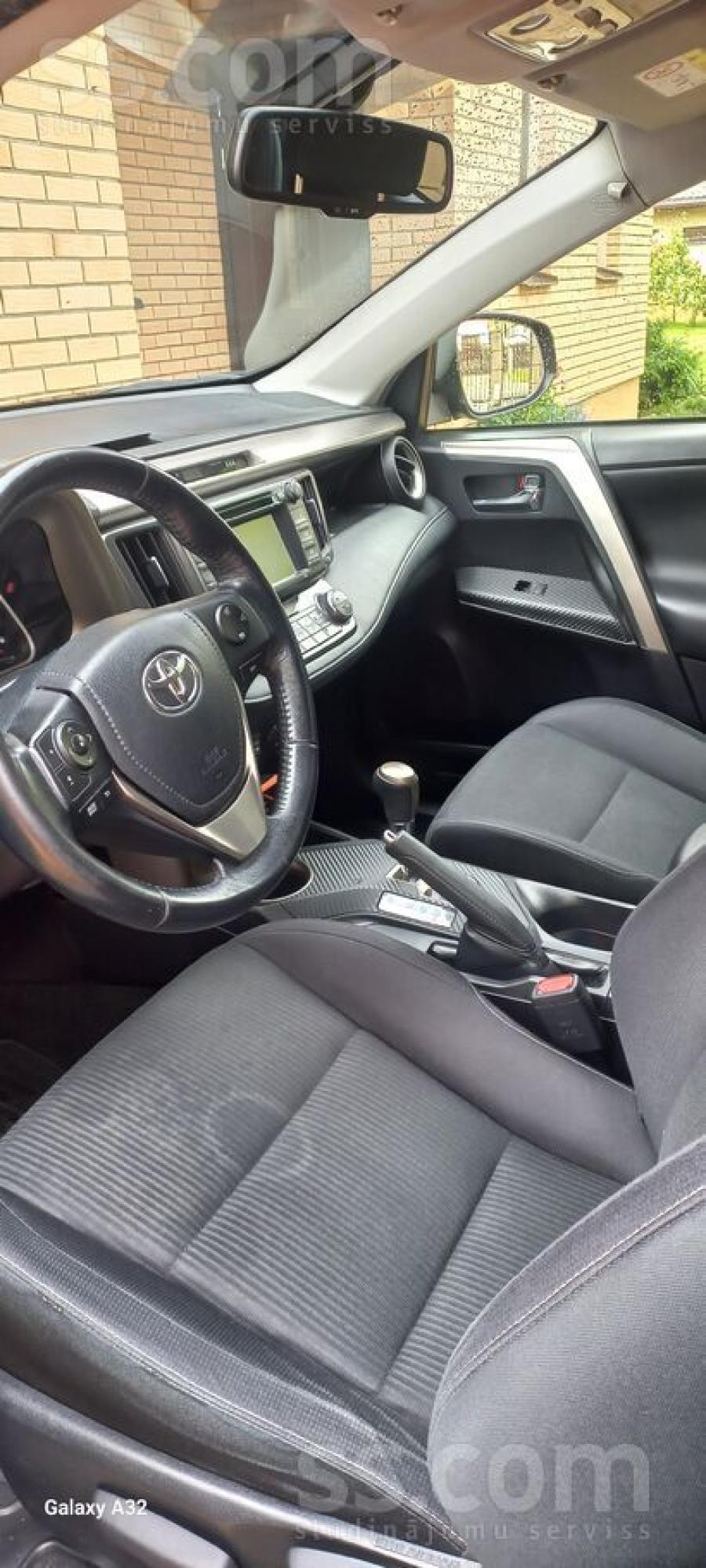 Grey Toyota RAV4 2013 in Riga, with an engine capacity of 2.00 L and mileage of 196 thousand km for 9500 €, photo 14 on AUTOMOTO.COM.LV