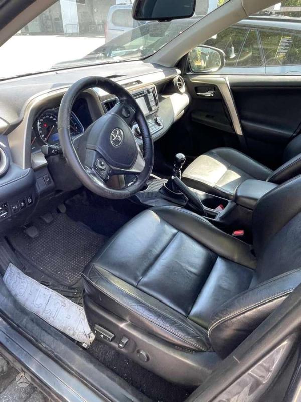 Pelēks Toyota RAV4 2013 Šauļi, ar dzinēja tilpumu 2.00 L un nobraukumu 199 tūkst. km par 7950 €, foto 7 vietnē AUTOMOTO.COM.LV