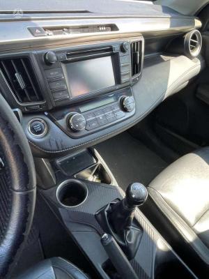 Grey Toyota RAV4 2013 in Siauliai, with an engine capacity of 2.00 L and mileage of 199 thousand km for 7950 €, photo 9 on AUTOMOTO.COM.LV