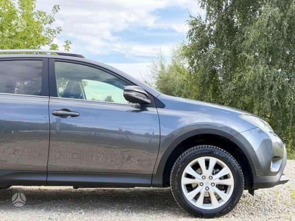 Grey Toyota RAV4 2013 in Siauliai, with an engine capacity of 2.23 L and mileage of 229 thousand km for 13650 €, photo 11 on AUTOMOTO.COM.LV