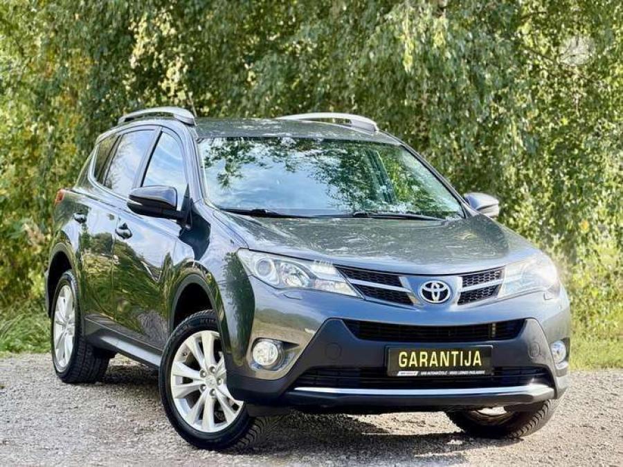 Grey Toyota RAV4 2013 in Siauliai, with an engine capacity of 2.23 L and mileage of 229 thousand km for 13650 €, photo 3 on AUTOMOTO.COM.LV